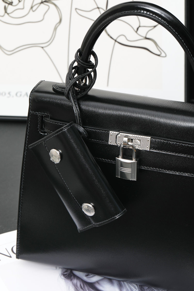 Classic Black Structured Handbag – Fineciaga